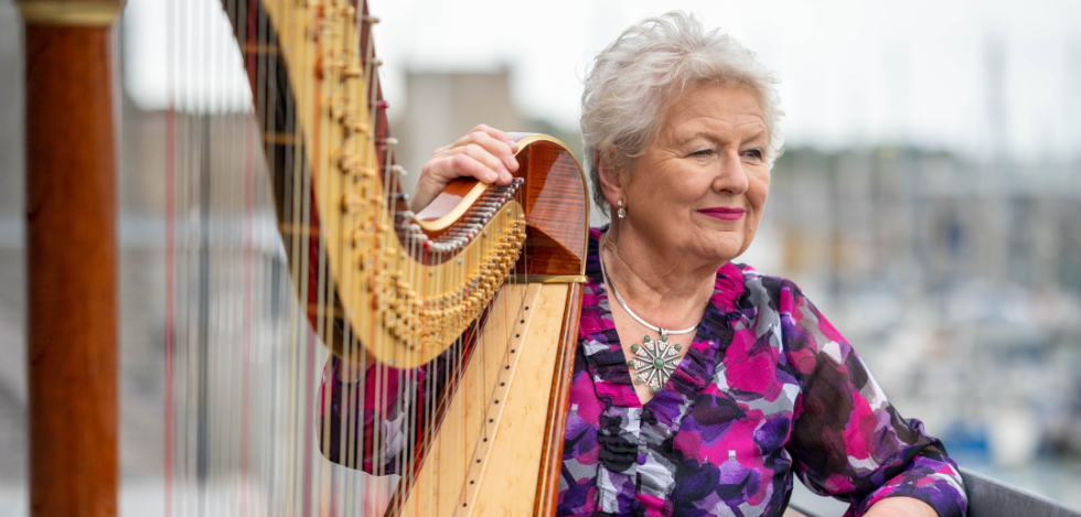 Bennett tours Wales to inspire new generation of harpists | Harp Column
